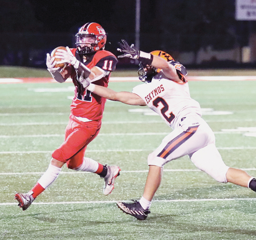 Holding it together: Inexperienced Marquette Redmen football team holds ...